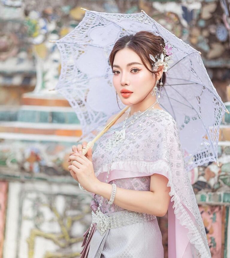 5 Thai Beauty Influencers Revolutionizing Makeup and Skincare Routines